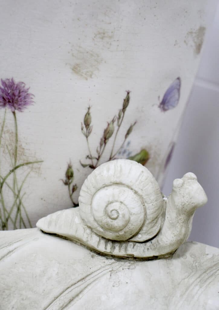Leaf Bird Feeder with Snails - Sproutwell Decor